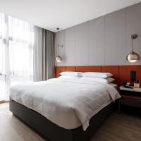 China SongDesign High-End Hotel Furniture Collection Modern 5-Star Hotel Decoration Solutions for Living Room Bedroom Includes Dining for sale
