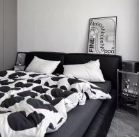 China Factory Price Songdesign Luxury Solid Wood Modern Bedroom Furniture Set for Five-Star Hotels Schools Apartments Customized for sale