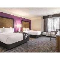 China La Quinta Inn & Suites 3 Star Durable Hotel Room Furniture Renovation Executive King Queen Suites Modern Hotel Room Furniture for sale