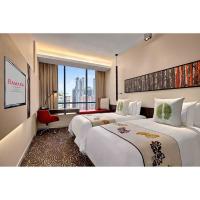 China Ramada Inn Wholesale Custom Modern Hotel Bedroom Furniture MDF Wood Apartments Villas Standard Suite Hotel Furniture Supplier for sale