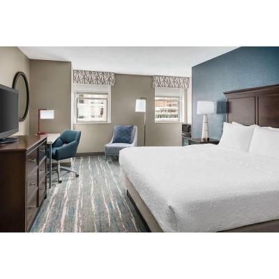 China Factory Sale Hampton Inn Hilton Economy Hotel Room Furniture Accessible Boutique Casegoods Queen King Suites Hotel Bedroom Sets for sale