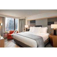 China DoubleTree by Hilton Boutique Hotel Furniture Standard Bedroom Sets Queen Bed Solid Wood Modern Hotel Bedroom Furniture for sale