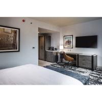 China Tapestry Collection by Hilton Boutique Hotel Furniture Quality Standard Bed Queen Bed Solid Wood Modern Hotel Bedroom Furniture for sale
