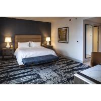 China Tapestry Collection by Hilton Boutique Hotel Furniture Quality Standard Bed Queen Bed Solid Wood Modern Hotel Bedroom Furniture for sale