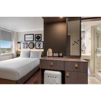 China Hilton Hotels & Resorts Hotel Newly Renovated Room Furniture Cabinet with Mirror & Basin for Upper Upscale Hotel Bedroom Sets for sale