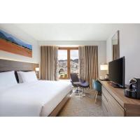 China Hilton Hotels & Resorts Hotel Newly Renovated Room Furniture Cabinet with Mirror & Basin for Upper Upscale Hotel Bedroom Sets for sale