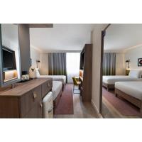 China Hilton Hotels & Resorts Hotel Newly Renovated Room Furniture Cabinet with Mirror & Basin for Upper Upscale Hotel Bedroom Sets for sale
