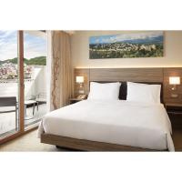 China Hilton Hotels & Resorts Hotel Newly Renovated Room Furniture Cabinet with Mirror & Basin for Upper Upscale Hotel Bedroom Sets for sale