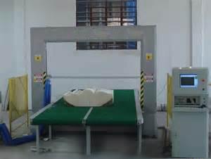China Foam / Oscillating Blade Cutter With Plat Working Table 8.5KW For Flexible Foam for sale