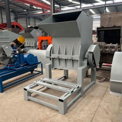 China 2024 Type Low Speed PC Water Cup Crusher with 6 Moving Knives Single Shaft Design for sale