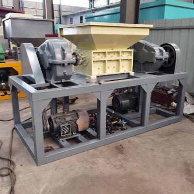 China 300-500 kg/h Production Capacity High Capacity Wooden Pallet Dual Shaft Dual Power Shredder Machine Operation for sale