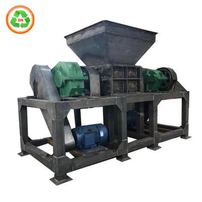 China Tire Shredder Waste Tyre Recycling Machine with 300-500 kg/h Production Capacity for sale