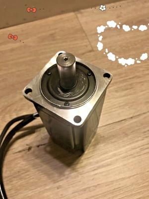 China Yaskawa SGME-04AF12 AC SERVO MOTOR 2.6A 400W 3000RPM 200V NEW for sale