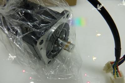 China Yaskawa SGMP-04A3H32 AC SERVO MOTOR 2.6A 400W 3000RPM 200V NEW for sale
