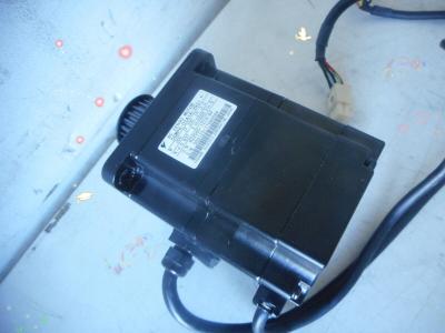 China Yaskawa SGMPH-02A1A-YR31 AC SERVO MOTOR 200W 3000RPM 200V 2A NEW for sale