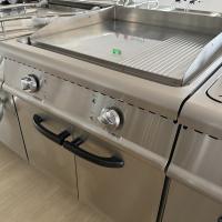 China Freestanding Kitchenware Electric Griddle Offering Flexible Cooking Options with Mirror Finish Plate That Stays Clean Despite Heavy for sale