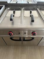 China Commercial Kitchen Equipment Electric Fryer with Dual Tanks and Easy Clean 304 Stainless Steel Surface for Food Preparation for sale