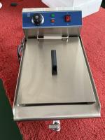 China Electric deep fryer with stainless steel body and large capacity designed for commercial kitchens requiring frying solutions for sale