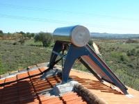 China Roof Mounted Compact Pressurized Solar Water Heater 200L Heat Pipe EN12976 for sale