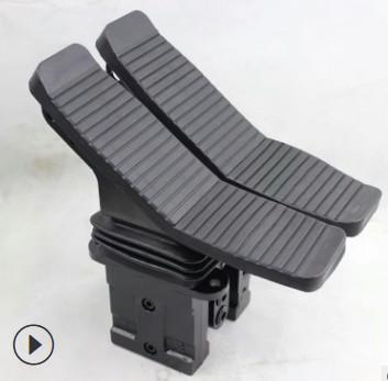 China High Quality Excavator Spare Pedal Valve EX200 Foot Valve DH55 DH60 DH215 DH220-7 DH225 for sale