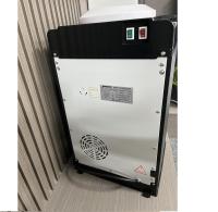 China Metal Tempered Glass Material Electric Hot Cold Table Water Dispenser for Home and Office for sale