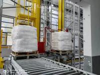 China High Speed Electric Powered Stacker Palletizing Robot Stacker Crane Overload Protection for sale