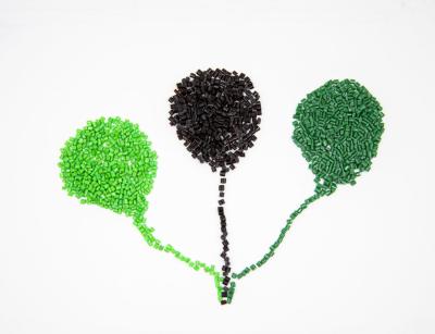 China GRS Certified Recycled PET Chips PCR Plastic Recycled PET Raw Material Chips IV0.7 for sale