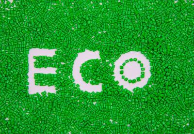 China Green Recycled PET Chips Pellet Polyethylene Terephthalate With Melting Point 245-260℃ for sale