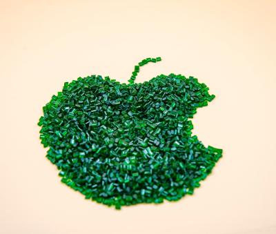 China Industrial Grade PCR Plastic Recycled Natural Color PET Chips IV0.78 Abs Plastic Pellets for sale