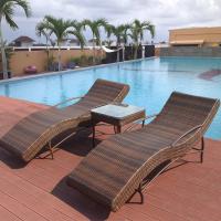 China Outdoor Pool Beach Chair PE Rattan Sunbed Sun Lounger Lounge Chair for sale