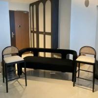 China Modern Woven Rattan Bar Chairs Commercial Barstools Luxury Home Furniture Nordic Minimalist Solid Wood Kitchen High Stool ZZ for sale