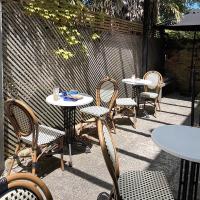 China Outdoor Cafe Milk Tea Shop Rattan Chair Aluminum Alloy PE Woven V Woven French Courtyard Balcony Tables and Chairs for sale