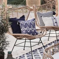 China Cheap Outdoor Furniture Garden Rope Weave PE Rattan Arm Dining Chair with Metal Legs Cushion Cafe Patio Outdoor Rattan Chair for sale