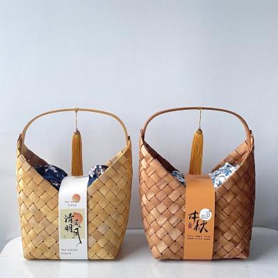China Wholesale Handmade Chipwood Woven Fashionable Handy Basket Shopping Basket Storage Basket With Handle for sale