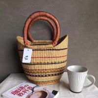 China Wholesale Handmade Decorative Woven Straw Water Hyacinth Seagrass Bolga Wicker Baskets Storage with Handle Handicrafts for sale