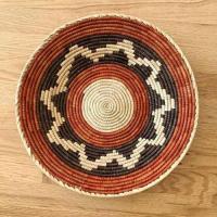 China Natural Handmade Hanging Wall Basket Decor Round Decorative Woven Wall Basket Seagrass Serving Bowls and Trays for sale