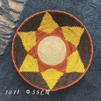 China Natural Handmade Hanging Wall Basket Decor Round Decorative Woven Wall Basket Seagrass Serving Bowls and Trays for sale