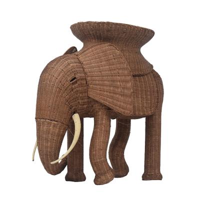 China Natural Flamingos Elephants Hand-woven Craft Ornaments Rattan Animals Home Displays Window Decoration Ornaments for sale