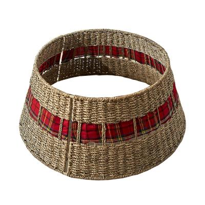 China Inexpensive Folding Home Xmas Decor Woven Wicker Tree Basket Decorations Natural  Water Hyacinth Christmas Tree Collar Skirts for sale