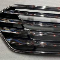 China 13-16 Modern Santa Fe Front Grille in Black and Chrome with Single Eyelet 86350B8000 for sale
