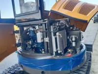 China 4000kg Closed Cabin Mini Crawler Excavator with D1703 Engine Easy Operate for sale