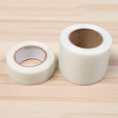 China Weave Type Adhesion Fibreglass Tape Roll UV Resistant Customized for sale