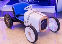 China Children 12V Electric Ride On Car 121x72.5x59CM with 2.4G Remote Control for Kids Ages 2-7 for sale