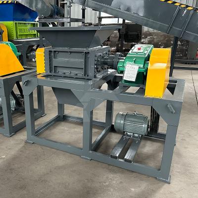 China 50kW Double Shaft Shredder for Wooden Pallets and Scrap Metal/Plastic Conveyor System for sale