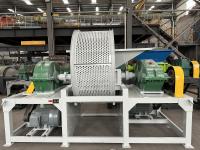 China 5000 kg Weight Double Shaft Shredder for Tire Recycling Plant Customized Production for sale