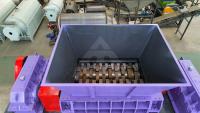 China Metal and Plastic Waste Shredder Machine 5T Weight Suitable for Various Applications for sale