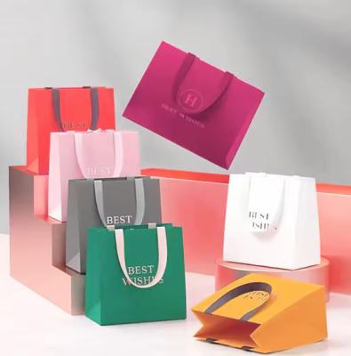 China Luxury Christmas Gift Packaging Tyvek Craft Paper Bags With Customers Logo for sale