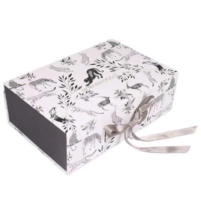 China Customized Printing Clothes Packaging Box Cardboard Magnet Folding Boxes Gift Box With Ribbon For Christmas for sale