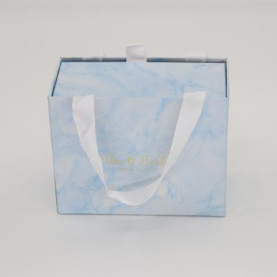 China Valentine's Day Wholesale Customized Gift Packaging Box With Handle Cardboard Drawer Packaging Box for sale