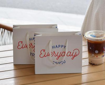 China Customized White Card Reusable Paper Bag Banquet Birthday Gift Paper Color Printing Clothing Tote Bag for sale